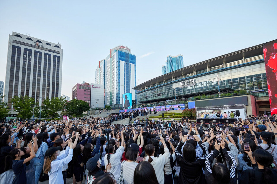 NCT WISH Draws Massive Crowd at First Busan Fansign Event