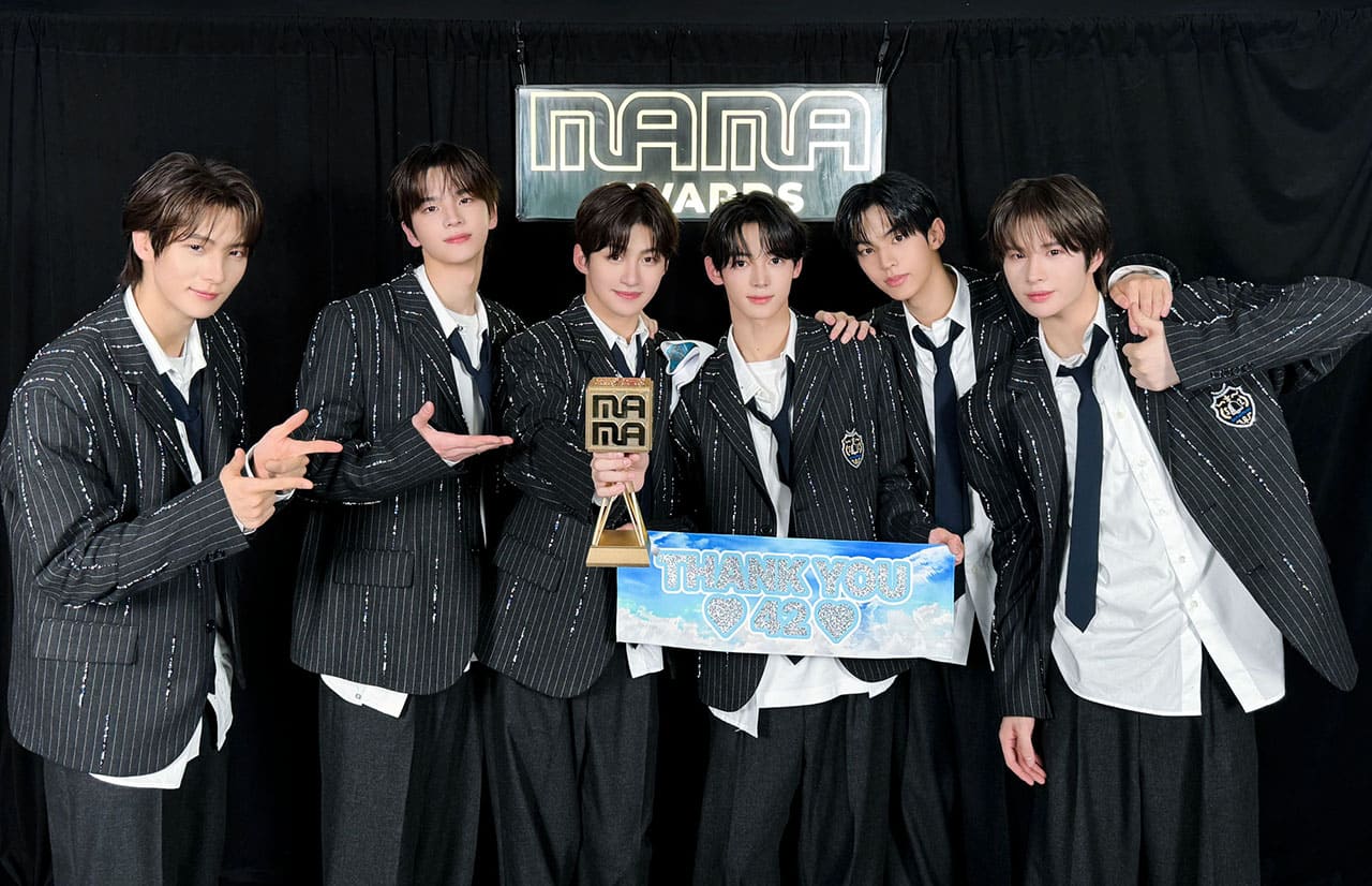 TWS Wins 2 Awards at '2024 MAMA'!…Solidifies 'Top Rookie' Title