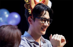 Um Tae-goo Holds First Fan Meeting After 17 Years, Sells Out All Tickets